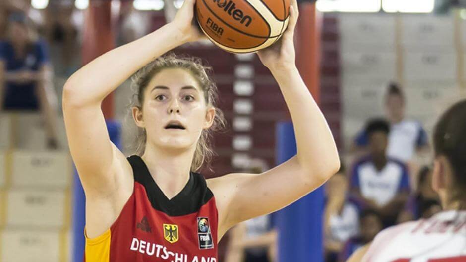 Matspillerin vum Magaly Meynadier packt de Sprong an WNBA - Fédération ...