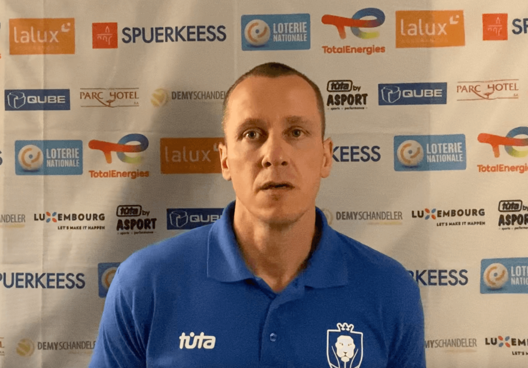 De Ken Diederich reagéiert an Video-Interviews op Defaite géint ...